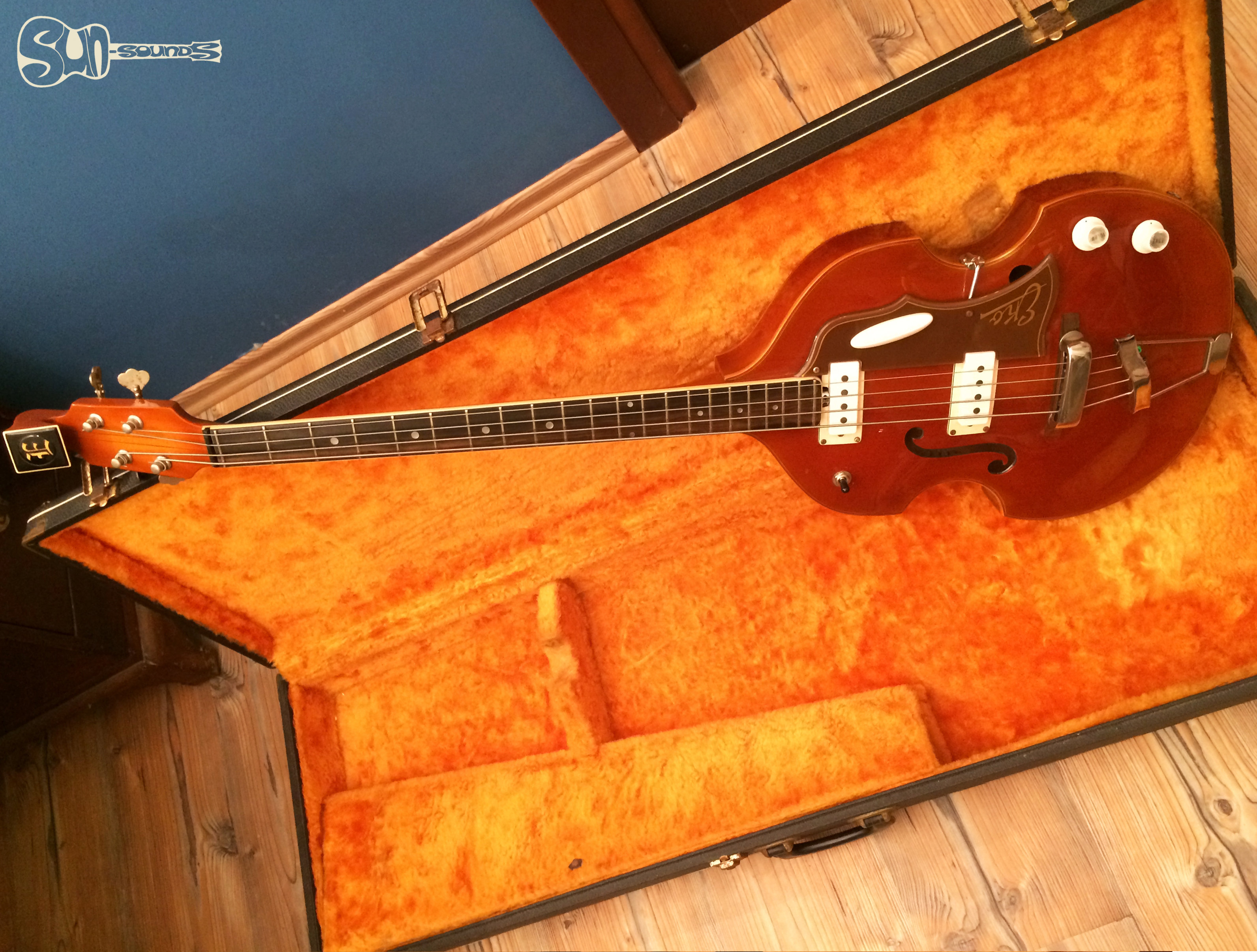 EKO Violin-shaped hollow body electric bass | sun-sound