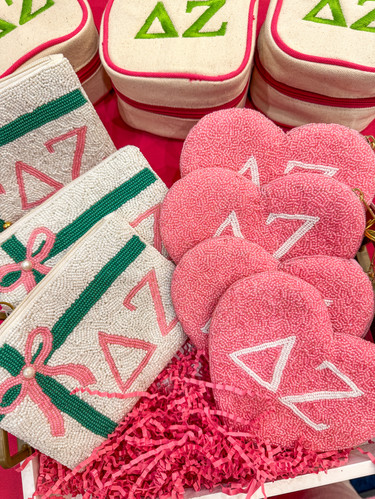 Delta Zeta Heart Beaded Coin Purse | Rush Greek Gifts