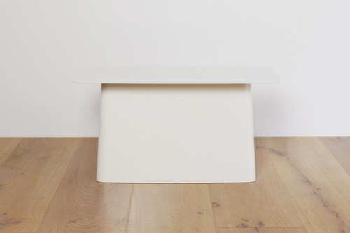 Metal Side Table / Vitra | BUILDING