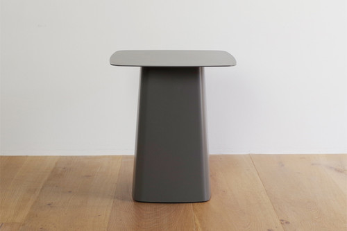 Metal Side Table / Vitra | BUILDING