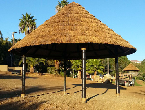 12' ROUND HUT IN AFRICAN REED THATCH – FIJI STYLE | tropicalshadeimports