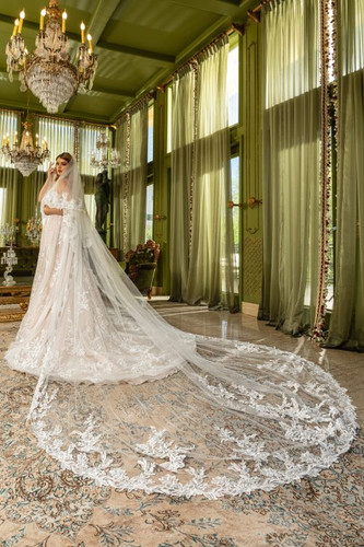 Hermosa Veil - Kitty Chen | The Bridal Box