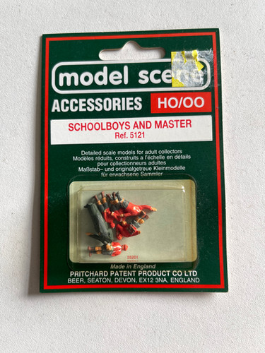MODEL SCENE / MERIT 5121 SCHOOLBOYS AND MASTER | jwmodelrailways
