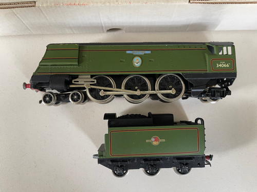 W2277 BULLIED B.R. GREEN SPITFIRE LOCO 34060 & TENDER - BOXED ...