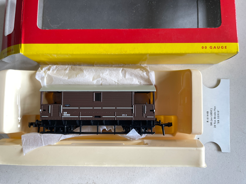 R.6144B SR (ex LBSC) 20 TON BRAKE VAN SR55910 | jwmodelrailways