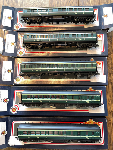 RAKE OF 5 CIE GREEN LIVERY COACHES - LIMITED EDITION FOR MURPHY MODELS ...