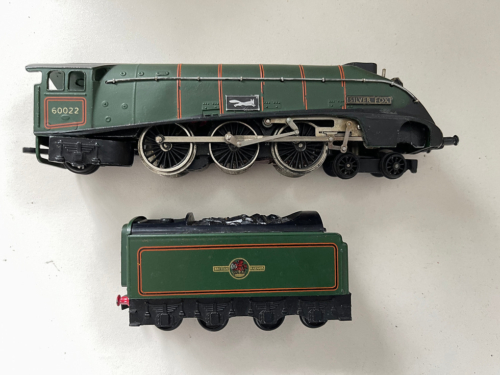 BR GREEN A4 CLASS SILVER FOX LOCOMOTIVE 60022 & TENDER | jwmodelrailways