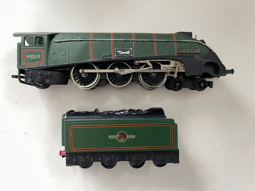 BR GREEN A4 CLASS SILVER FOX LOCOMOTIVE 60022 & TENDER | jwmodelrailways