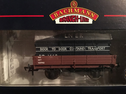 37-929 3 PLANK WAGON LNER BD BLUE CONTAINER | jwmodelrailways