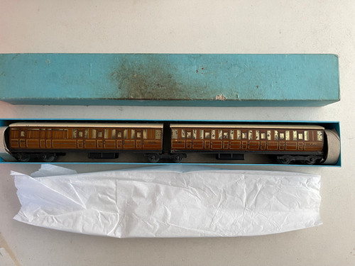 LNER TEAK ARTICULATED COACH SET - BOXED | jwmodelrailways