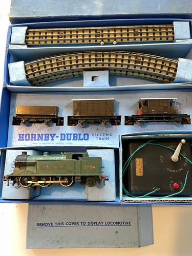 EDG7 SR TANK GOODS TRAIN SET | jwmodelrailways