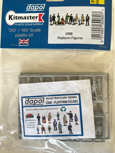DAPOL C008 PLATFORM FIGURES | jwmodelrailways
