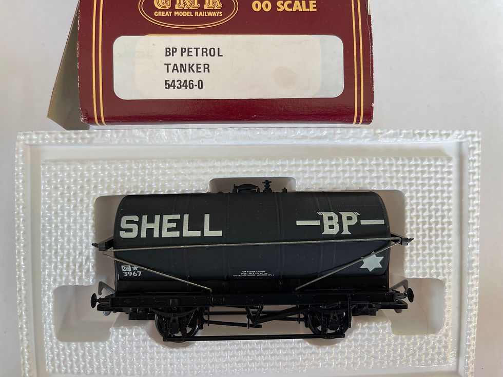 54346-0 GMR BP-SHELL PETROL TANKER WAGON | jwmodelrailways