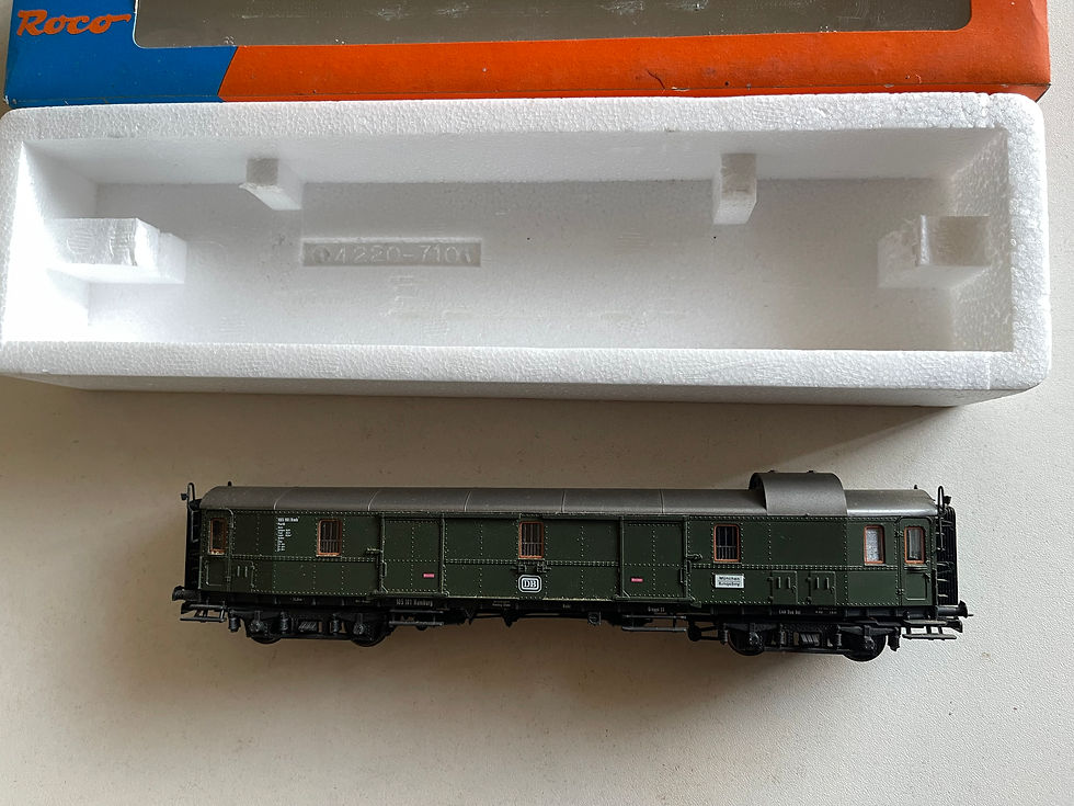 ROCO 4220S DB 105 101 BAGGAGE CAR | jwmodelrailways