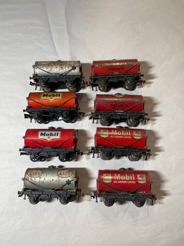 HORNBY DUBLO OO GAUGE TANK WAGONS MOBIL ESSO | jwmodelrailways