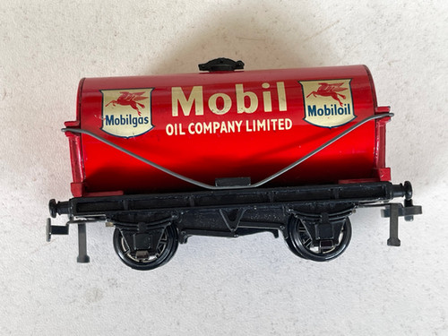 32084 D1 TANK WAGON MOBIL VACUUM 2 or 3 RAIL | jwmodelrailways
