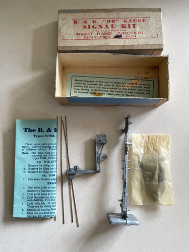 B & K OO GAUGE SIGNAL KIT - RIGHT HAND JUNCTION | jwmodelrailways