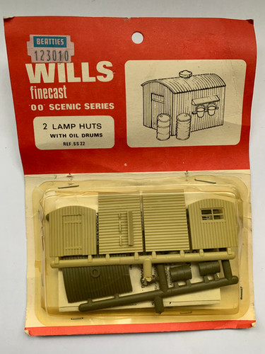 WILLS - SS 22 2 LAMP HUTS WITH OIL DRUMS | jwmodelrailways