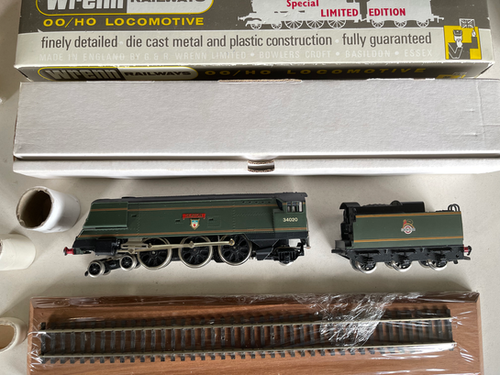 W2412 S/L SEATON LOCOMOTIVE 34020 & TENDER | jwmodelrailways