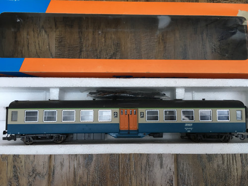 ROCO 4222C SNCF 2nd CLASS PASSENGER COACH | jwmodelrailways
