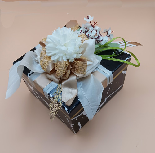 BLACK & GOLD 5.5x5.5x4.5 | Fancy Wraps