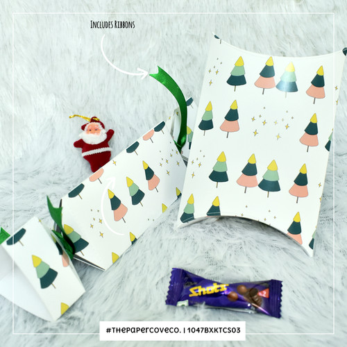Christmas in the Woods Pillow + Triangular Popper Treat Box Kit (Pack ...