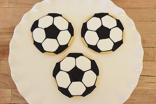 6 Soccer Ball Cookies | sugarbabiesbakeshop