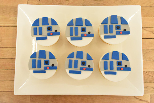 6 R2D2 Regular Size Cupcakes | sugarbabiesbakeshop