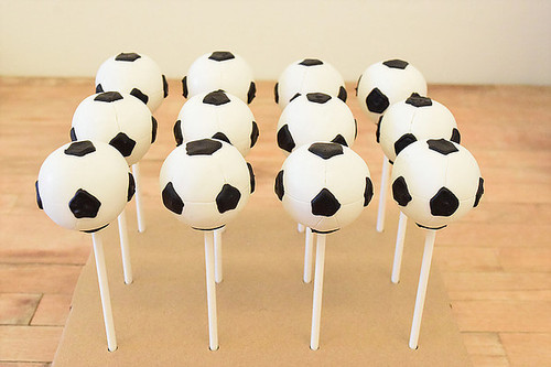 6 Soccer Cake Pops | sugarbabiesbakeshop