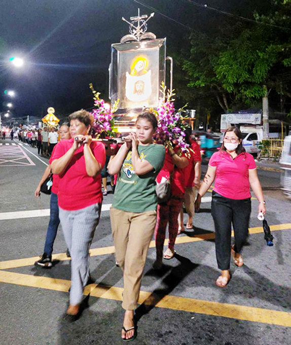 Devotee of Ina, Divino Rostro passes Bar examinations