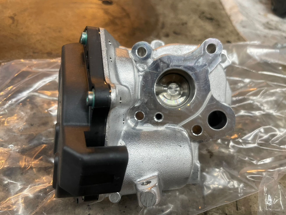 Mercedes-Benz/メルセデスベンツ/W205/C220d/Cクラス/OM651/EGRバルブ交換/EGRパイプ清掃/インマニ清掃 ...