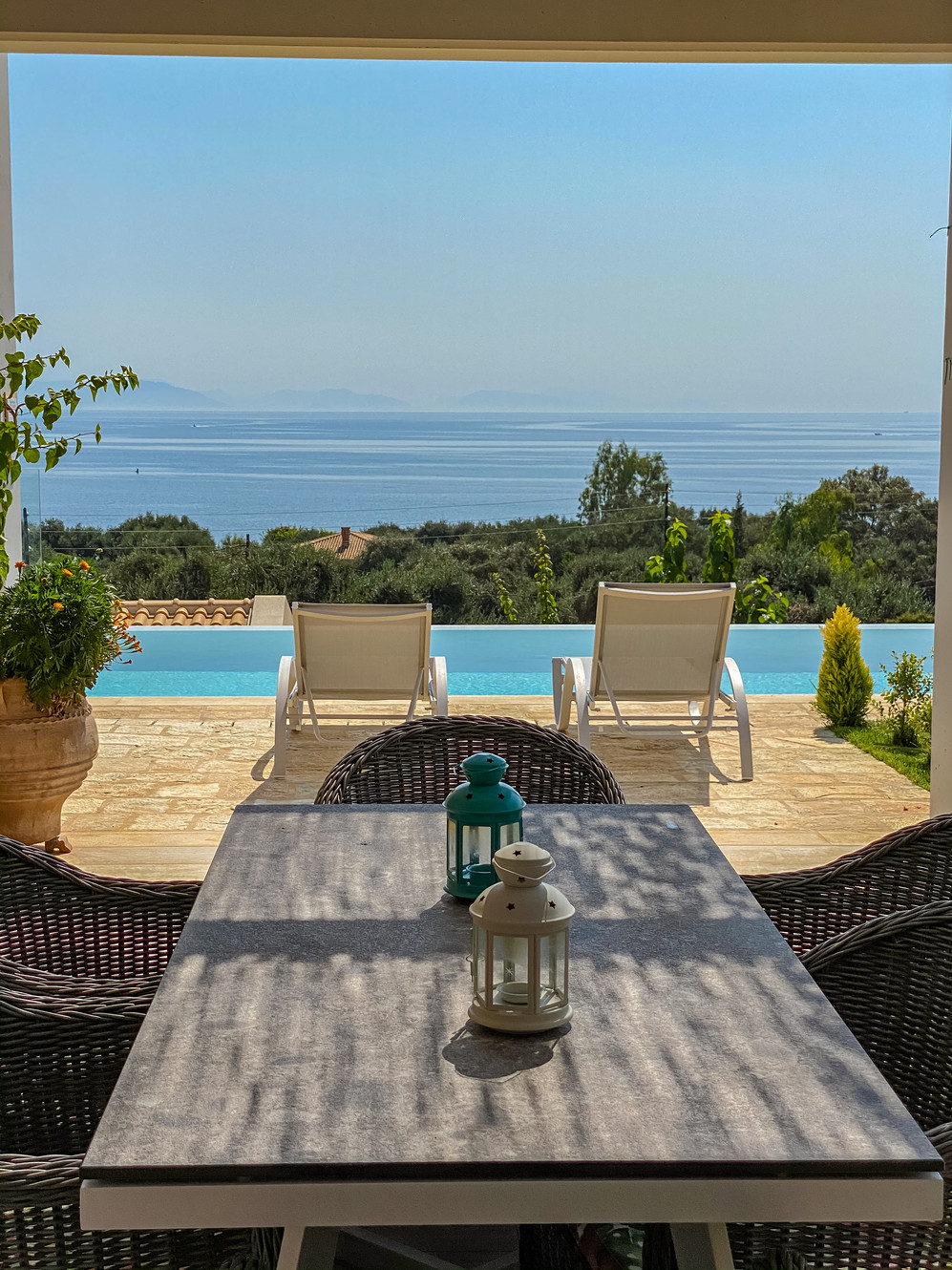 Restaurant & Pool area