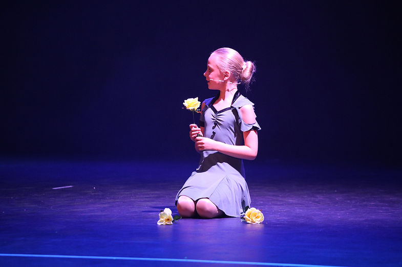 About Us | En Pointe Dance Scho