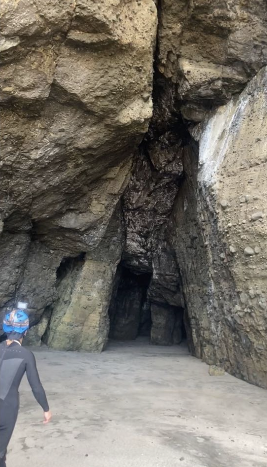 Sea Caves, Piha