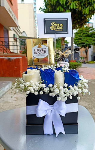 Arreglo Floral Con Chocolates Vino Gato Negro Rappiflor