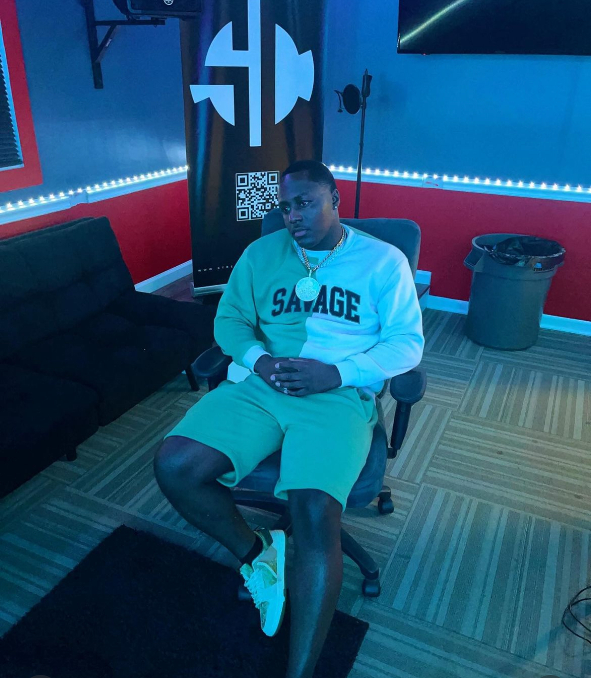 Oz The God continues to redefine the boundaries of sound and shape the sonic landscape of tomorrow.