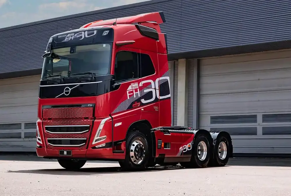 Volvo lança edição especial 30 Anos para o FH na Fenatran 2024