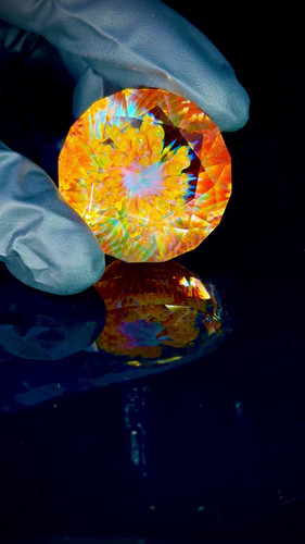 “Rainbow Reflections” Diamond | Lid Glass Official