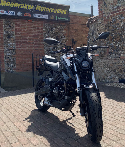 Voge R 125cc (Black) OnThe Road Prices! | Moonraker Motorcycle