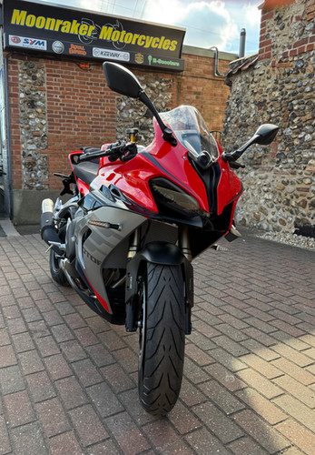 QJMotor SRK 800 RR Red/Silver 2026 | Moonraker Motorcycle