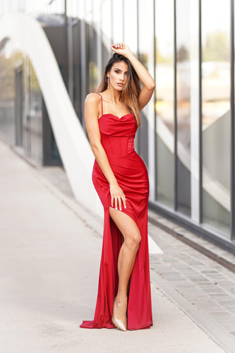 NAOMI I Longue robe rouge cerise en satin | La Boutique TONIC