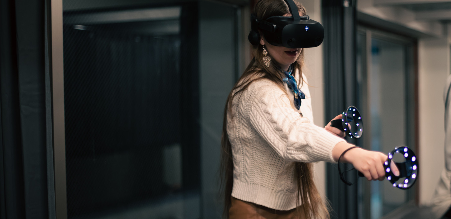 Reality.Edge.VR (リアリティエッジ VR) VR Escape Room | 東京チームワーク謎解きゲーム