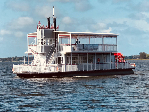 Tavares Mt Dora luxury Lake Paddle wheel Cruises | Dora Queen