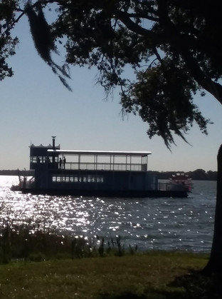 Tavares Mt Dora luxury Lake Paddle wheel Cruises | Dora Queen