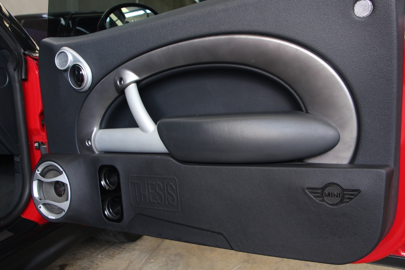 Red Hot Mini; ¡Espectacular auto para Calidad de Sonido!