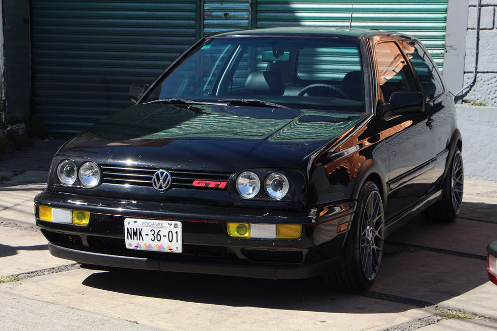 Volkswagen Golf GTI 94 con subwoofer Carbon Audio, trabajo del Taller ...