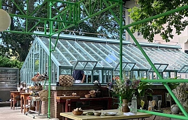 OUR RESTAURANT | Villa Magnan