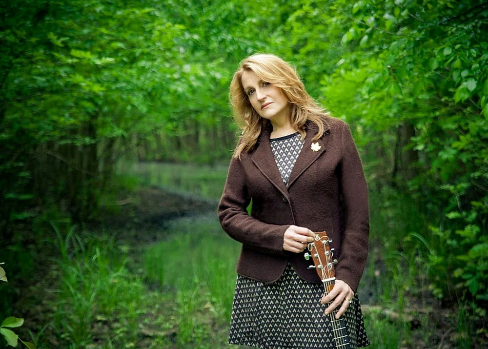 Newgrass Trailblazer Claire Lynch’s Album Reunites Old Bandmates