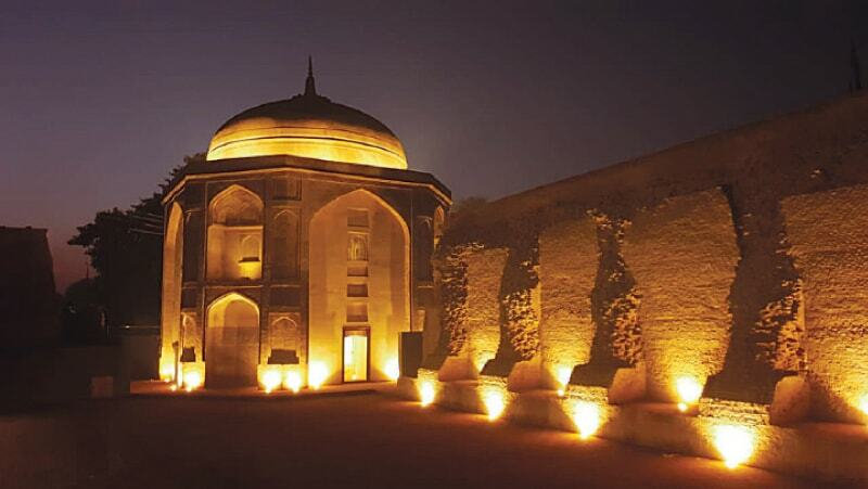 Mir Chakar Khan Rind Tomb SatgarahMir Chakar Khan Rind Tomb Satgarah