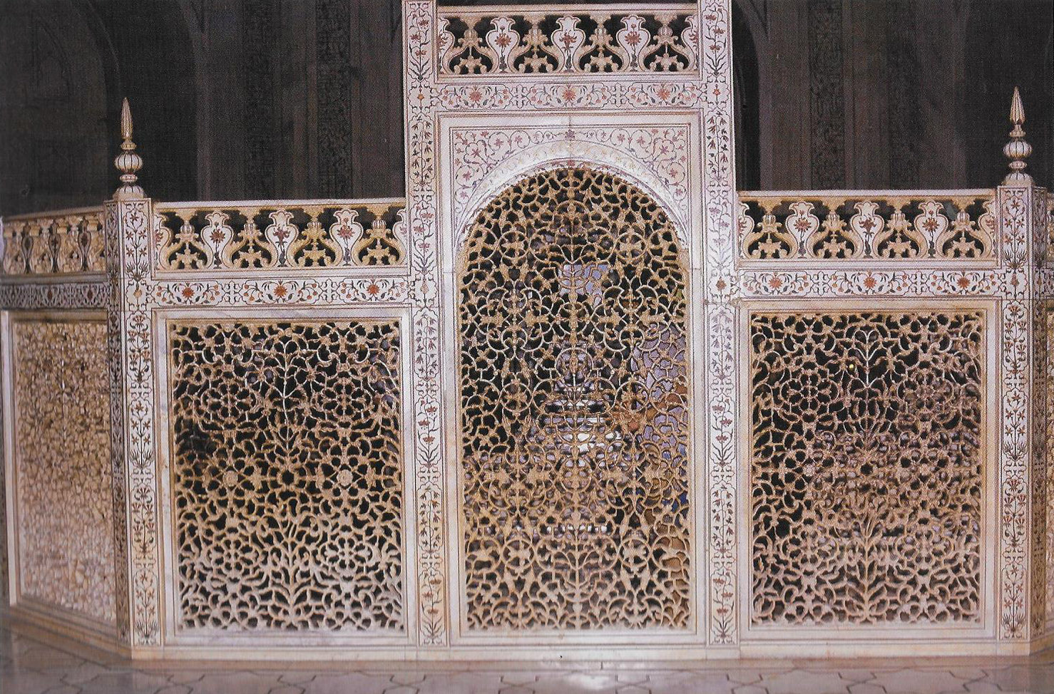 Pierced Marble Screen Enclosing The Tomb of Mumtaz Mahal, Taj Mahal ...